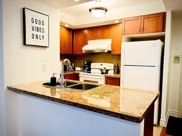 Uptown Yyz ! Live Work Relax - Home Away From Home - Toronto