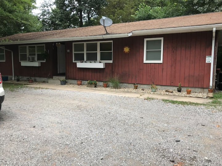 Cedar Lake Retreat A - Carbondale