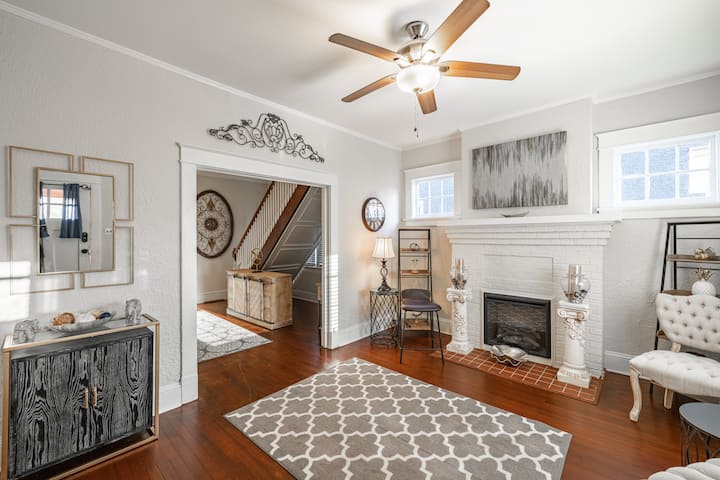 2 Br Charming Single Family Home  Near Vcu - Richmond, VA