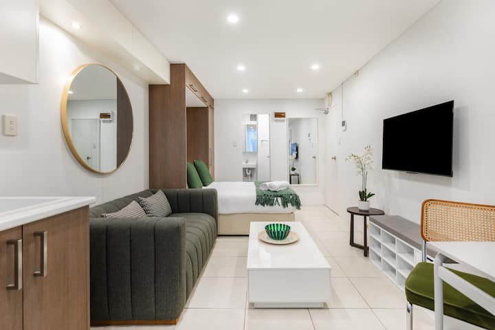 Sleek Surry Hills Studio - Surry Hills