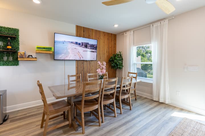 New Pcb Townhome • Arcade • Grill • Sleeps 8 - Panama City Beach, FL