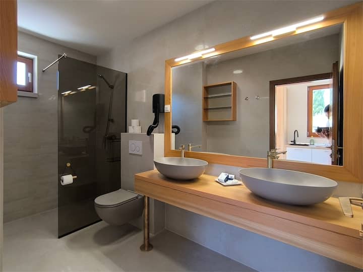 Studio De Luxe Avec Jacuzzi Privé - Villa Lojena - Murter
