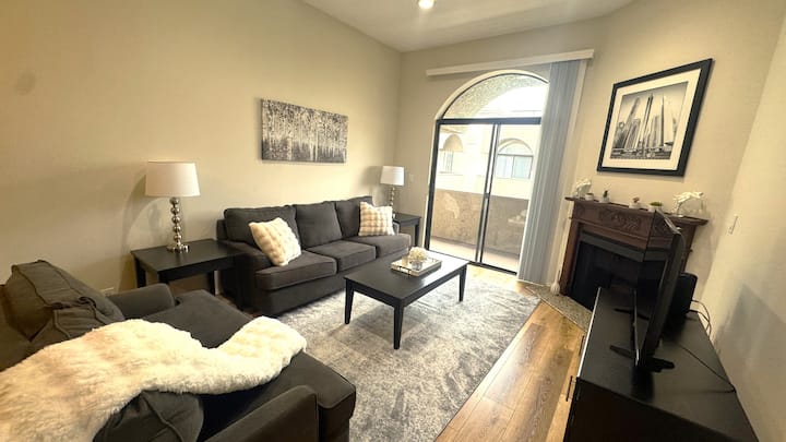Top Floor 2 Bed Apt In West La - Los Angeles, CA