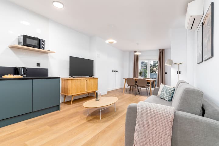 Oviedo Postigo Bajo |1br Comfort Apt+private Patio - 오비에도