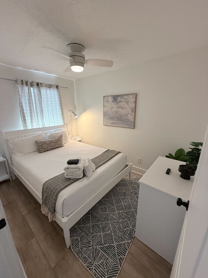 Be A Nomad / Newly Renovated / Steps To Beach - Jacksonville Beach, FL