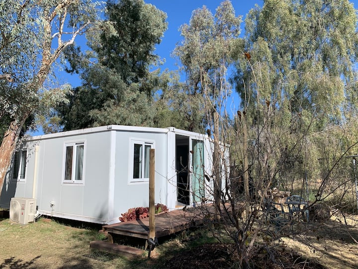 Serene 2-bedroom Cabin On East Mac Ranges - The Residency, Alice Springs