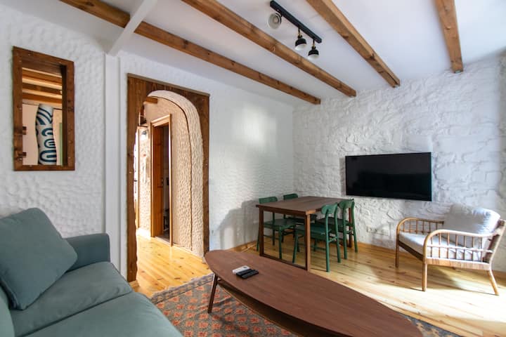 Authentic 1br With Private Patio In Hype Cihangir - Istanbul