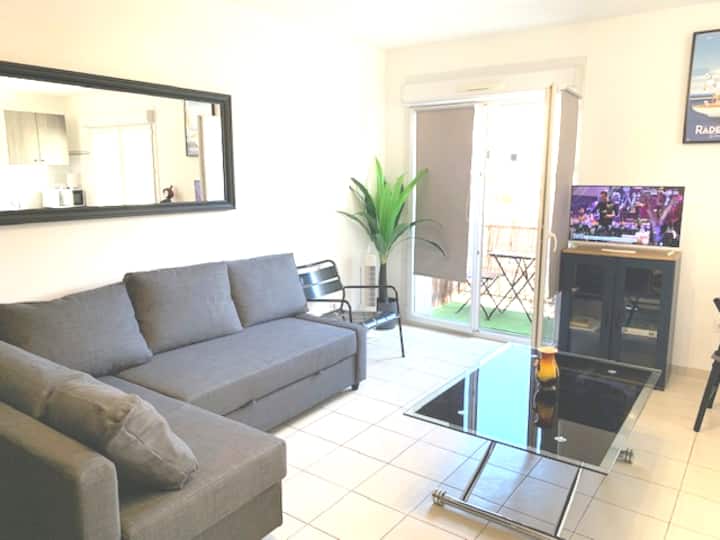 Le 15-b, Très Calme Proche De Tout + Balcon - ibis Styles Toulon Centre Port