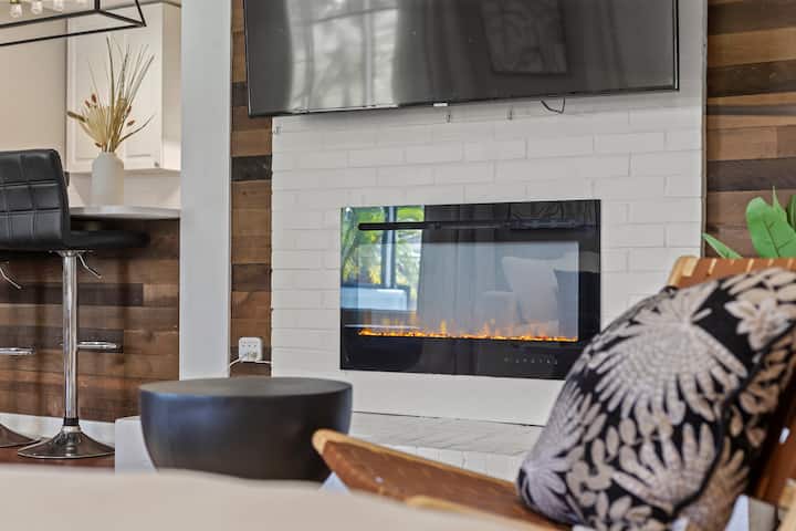 Hot Tub+ Heated Pool! Mins To Img + Beaches! - Bradenton, FL