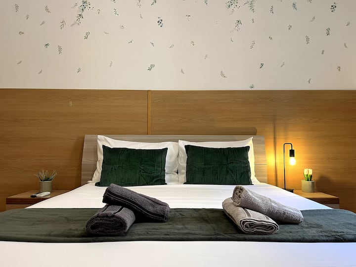 Dreams Under The Threes - [Roma Termini] - Rom