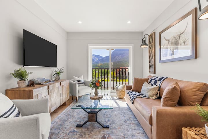4br Getaway W/ Mtn View, Balcony Near Dt & Banff! - Canmore