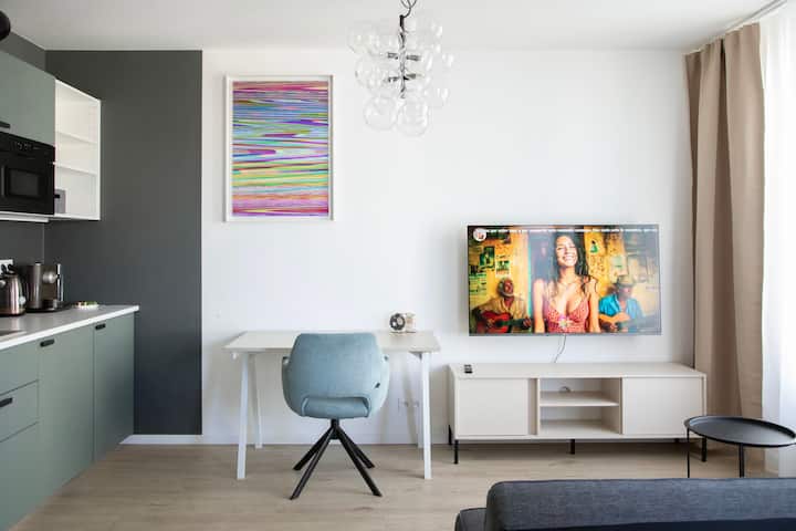 Skyline Flat Near City Center By Richies - Pozsony