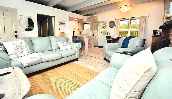 Nostalgic 60s Beach Cottage Ac/wd - Misquamicut, RI