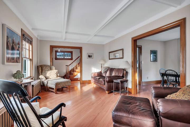 Walk To Downtown! East Side Saratoga Getaway - Saratoga Springs, NY