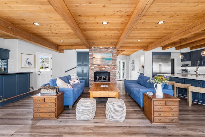 Balboa Island Family Home W/ Patio On The Bayfront - Laguna Beach, CA
