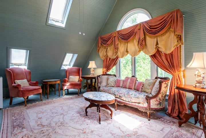 The Rose Garden Suite - Louisville