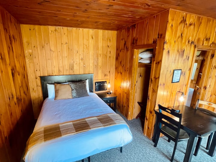 Waters Edge Lakefront Standard Room 19 - Lake George, NY