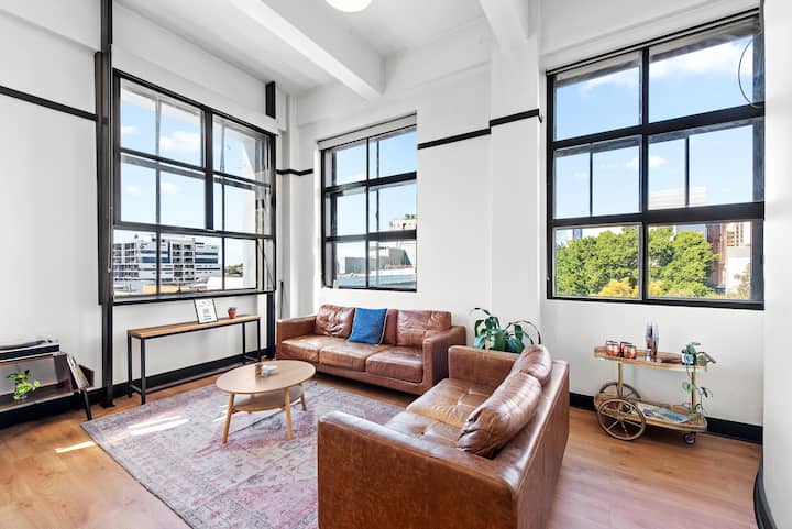 Spacious & Central Retro Loft W/ Epic Views! - Brisbane