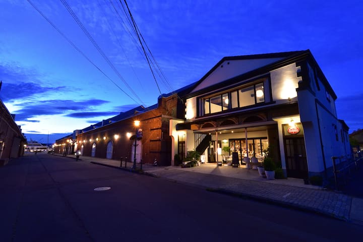 最大10名/観光地まで徒歩5分/無料駐車場付き/函館駅車で5分/好アクセス/金森倉庫の隣　徒歩30秒 - Hakodate