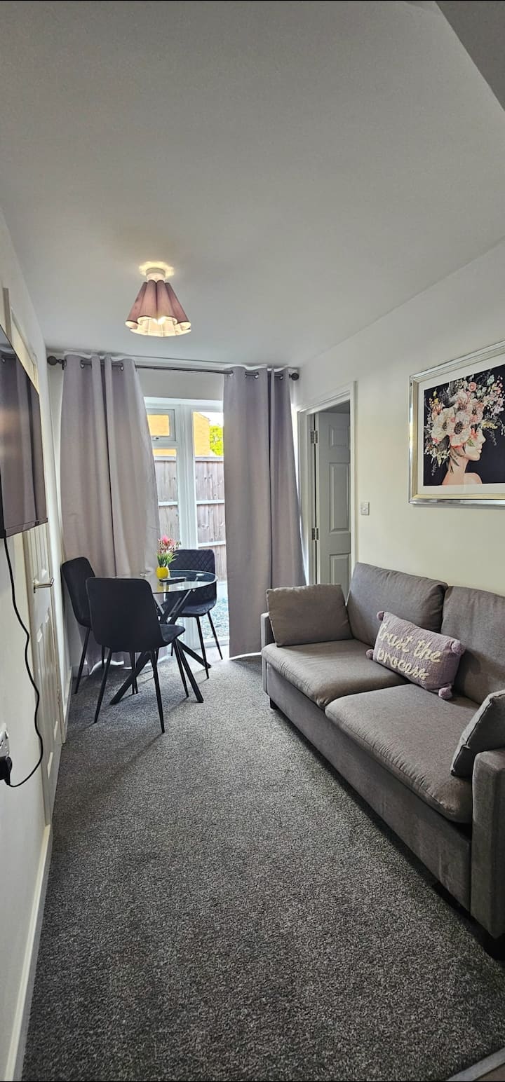 Deluxe Town Centre 2 Bedrooms Apartment - Stevenage