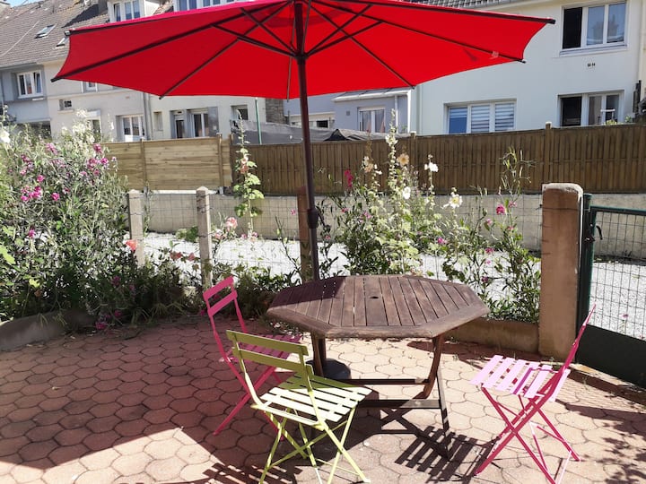 Les Roses Trémières - Boulogne-sur-Mer