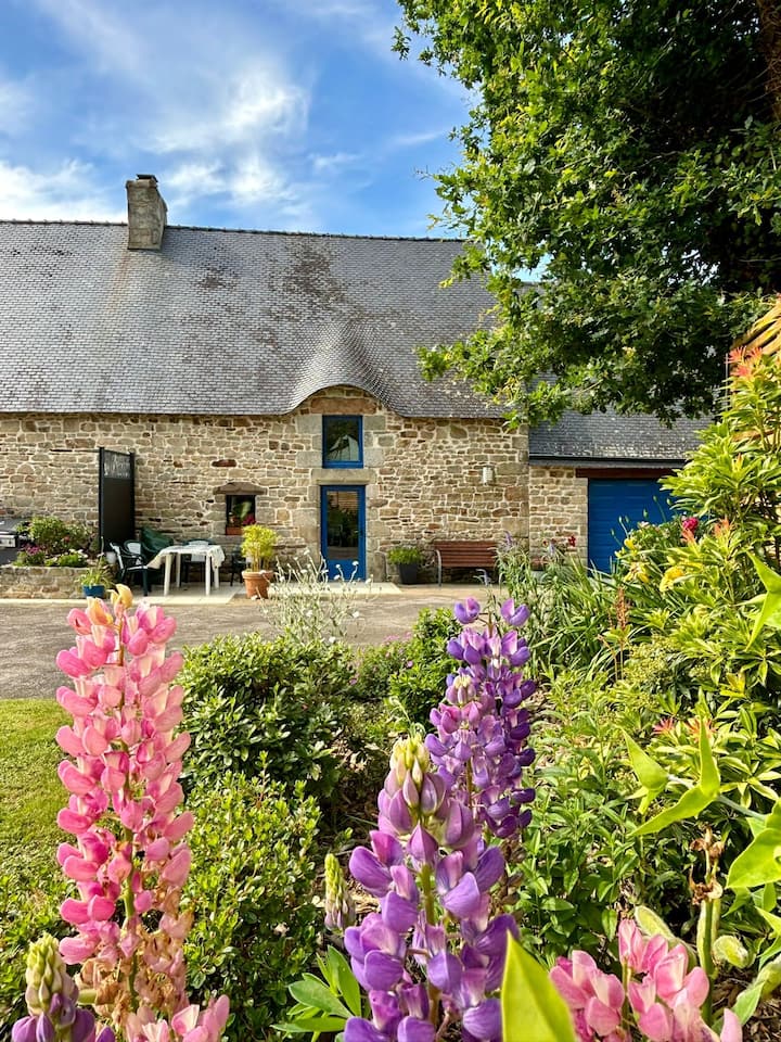 Typique Longère Bretonne En Pierre - Guidel