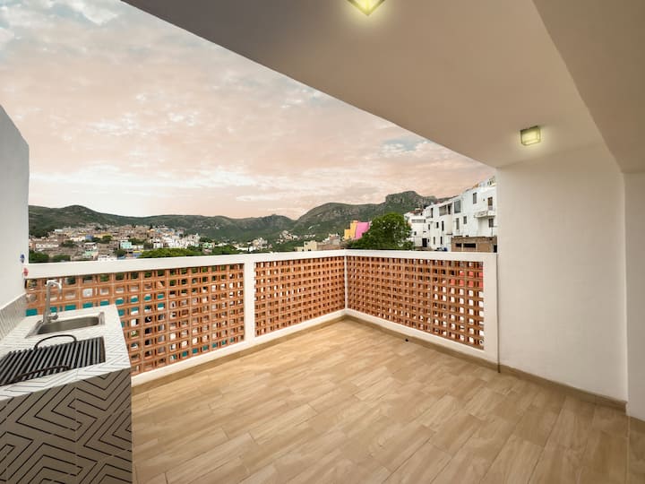 Casa Centrica Con Terraza Y Estacionamiento - Guanajuato