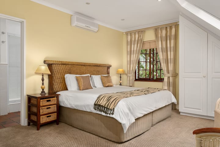 Spacious Deluxe Rooms In Franschhoek B&b - Franschhoek