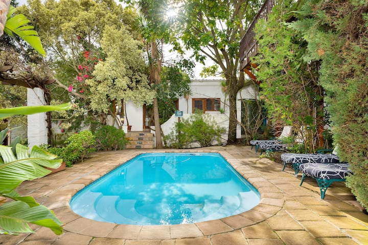 Spacious Deluxe Rooms In Franschhoek B&b - Franschhoek