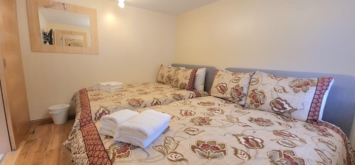 London Luxury 3 Bed, Sleeps 10, Free Parking, Tube - Dartford