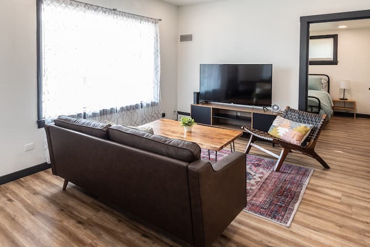 Modern Broadway House: In Historic Butte - Butte, MT