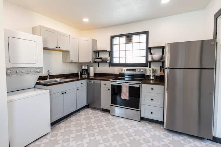 Broadway House: Modern Comfort In Historic Butte - Butte, MT