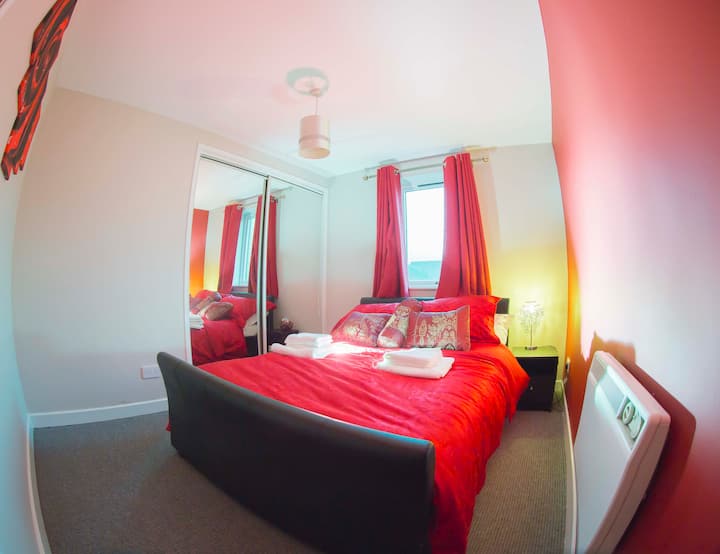 Couples Dens| 2 Beds Apt| Gla Airport - Paisley