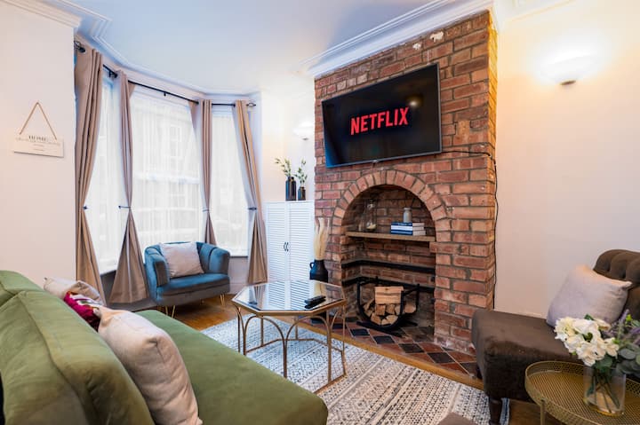 Gorgeous Home In Heart Of Historic Lincoln - Lincoln