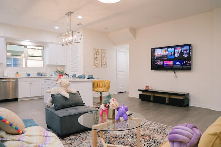 Jie's 2b2b Chic Retreat On Stoneman New Property - Alhambra, CA