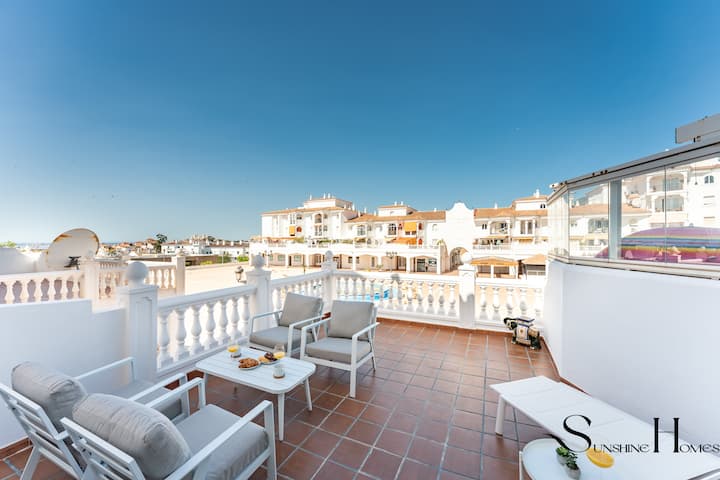 Fancy 2br Retreat: Pool, Parking, Wonderful Views - Benalmádena