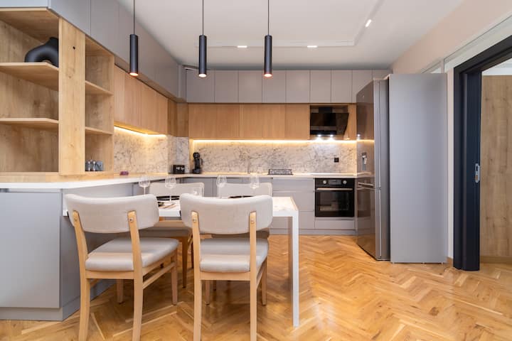 Sofia Center 2br: Steps To Metro - Sofia