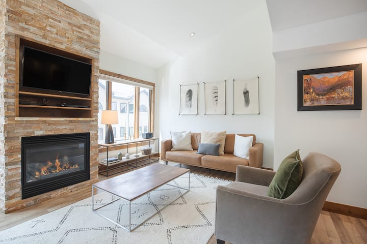 Slopeside: Steps To Skiing W/hot Tub & Fireplace! - Telluride, CO