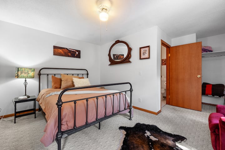 Rustic Cabin Getaway Near Main Street Deadwood! - Deadwood, SD