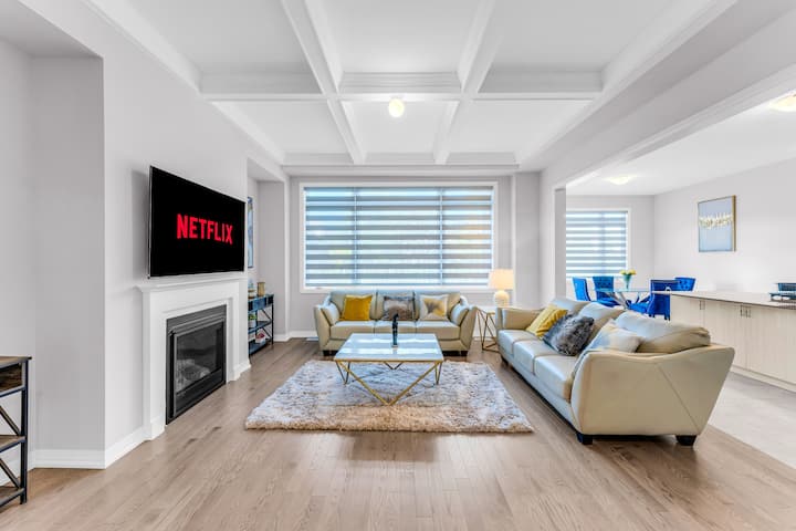 Executive Brand New House 5 Bedrooms+office - St. George, Canada