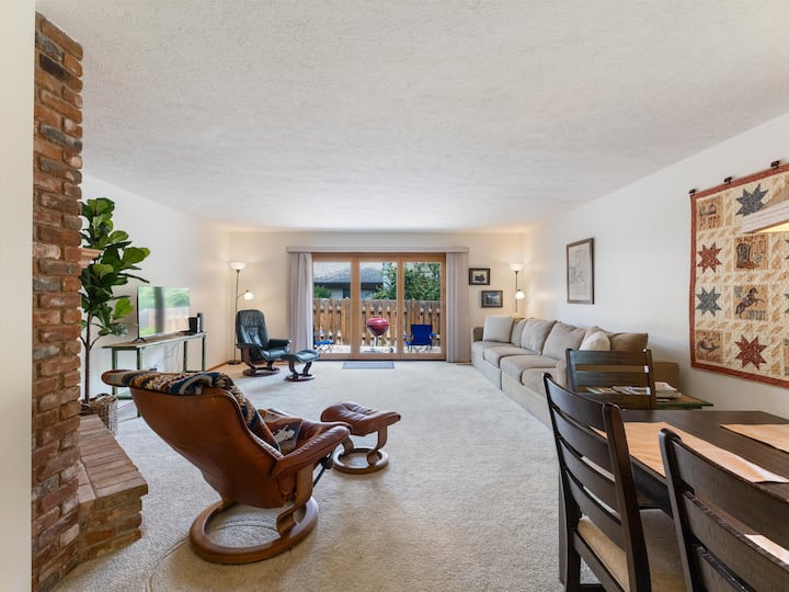 Hibernation Station : Good For Groups! - Bozeman, MT