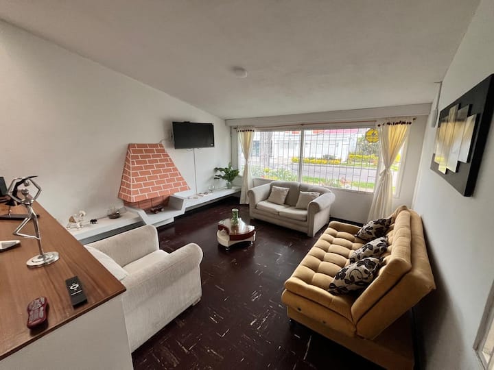 Travelers House 5 Minutes Close To The Airport - Bogotá