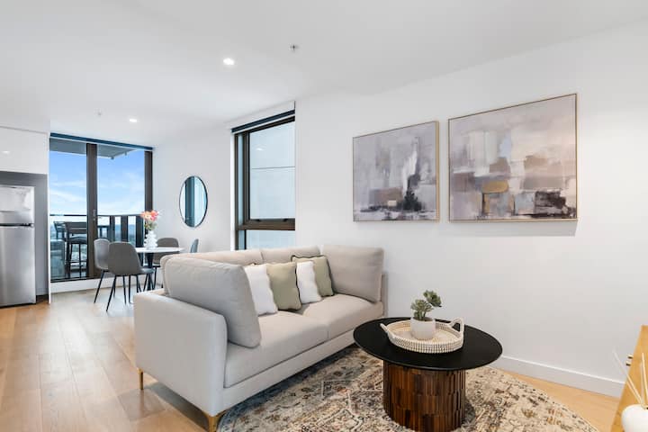 Stunning Bay & Lake Views Apt W/ Balcony & Wi-fi - Melbourne
