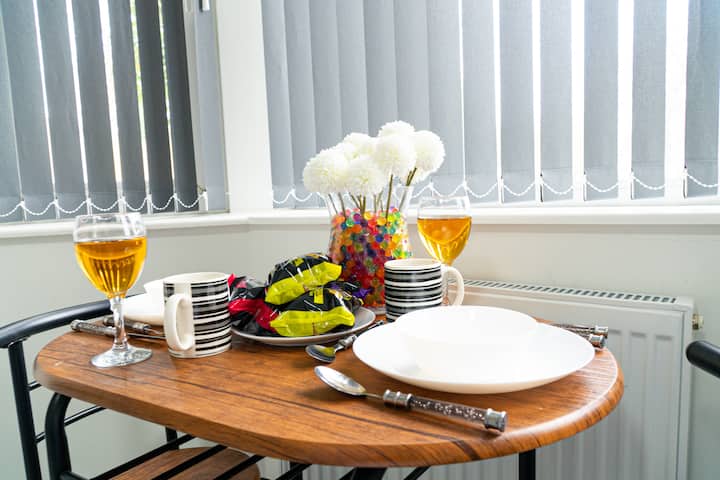 Central Twin Bed Flat - Cardiff