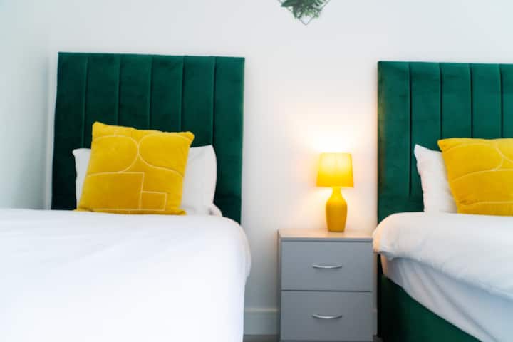 Luxury 1 Bedroom Flat (3 Beds) - Cardiff