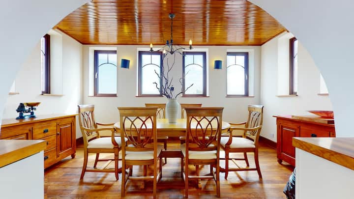 Spacious 4-bedroom Penthouse With Free Parking - Portsmouth