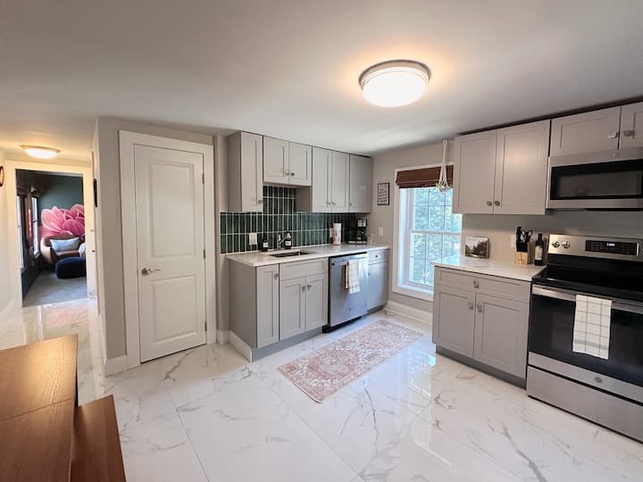 Newly Renovated Apartment Downtown Middletown - Middletown, CT