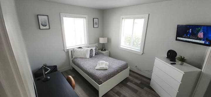 Private Bedroom Coral Gables W. Laundry+free Park! - Miami, FL