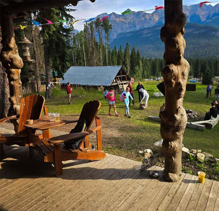 Rustic Beaverfoot Lodge Room N6 - Field