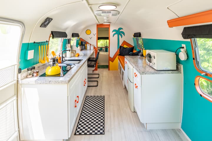 Airstream | Sauna | Cowboypool | Firepit| King Bed - Ventura, CA